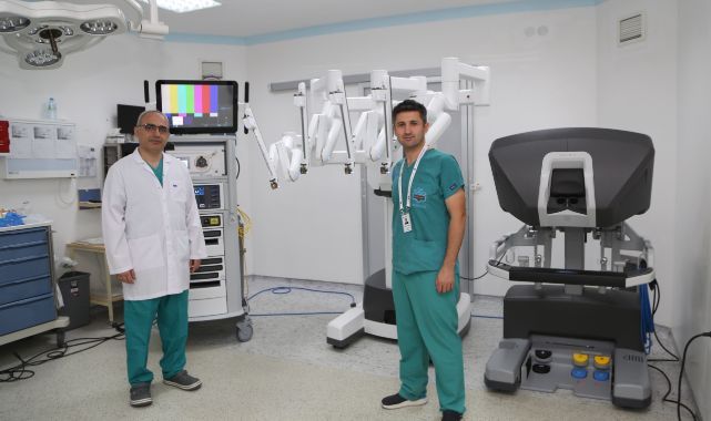 ‘Robotik Cerrahi Sistemi’ Artık ERÜ Tıp Fakültesi Hastaneleri’nde ... ‘Robotik Cerrahi Sistemi’ Artık ERÜ Tıp Fakültesi Hastaneleri’nde ...